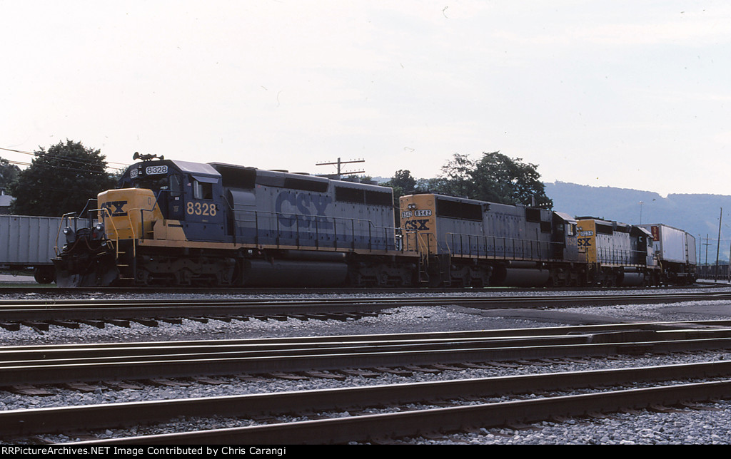CSXT 8328 on Q135